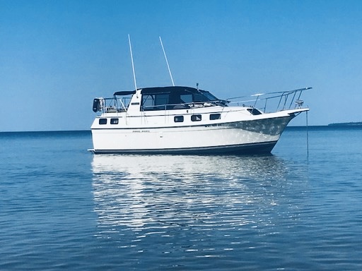 Carver 2807 Riviera | Big Water Boat Broker | Lake Superior